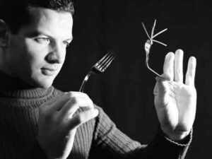 What Is Mentalism: Mind Blowing Tricks (All You Need to Know) - Guidesify