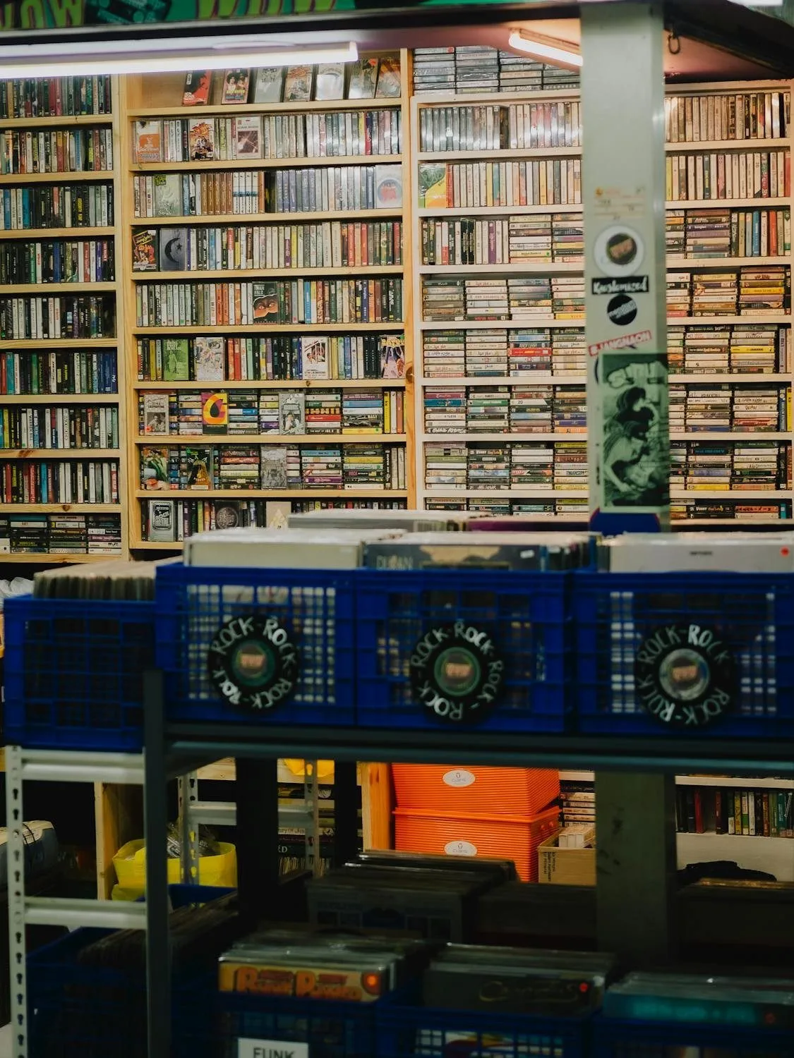 CDs vs Vinyl: Is Cleaner Sound Better Than Warm Analog Nostalgia ...